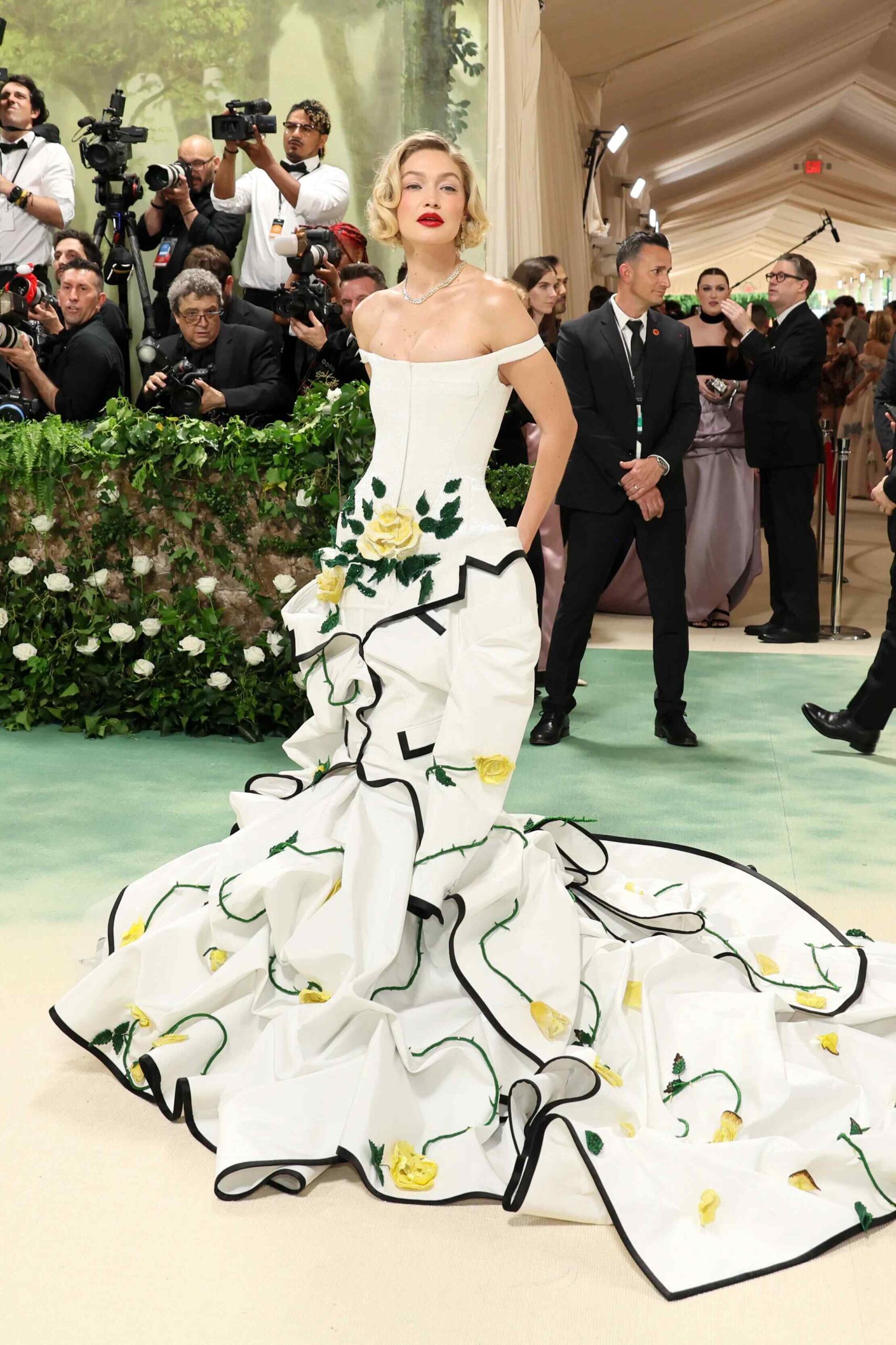 Met Gala 2024: La moda al mejor estilo de 'Garden of Time' - Velvet ...